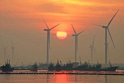 山东荣成海岛风电场美如画 人民图片网