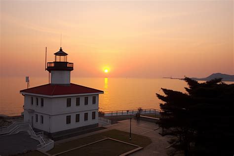 태양의 등대 3d 렌더링 디자인 햇빛 아래 해변과 등대가 있는 바다의 종이 예술 스타일 고화질 사진 사진 배경 일러스트 및 사진 무료 다운로드 Pngtree