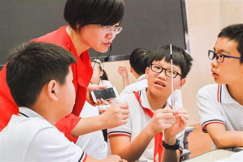 年评选一次台州这位教师上榜 年浙江省杰出教师名单 台州频道