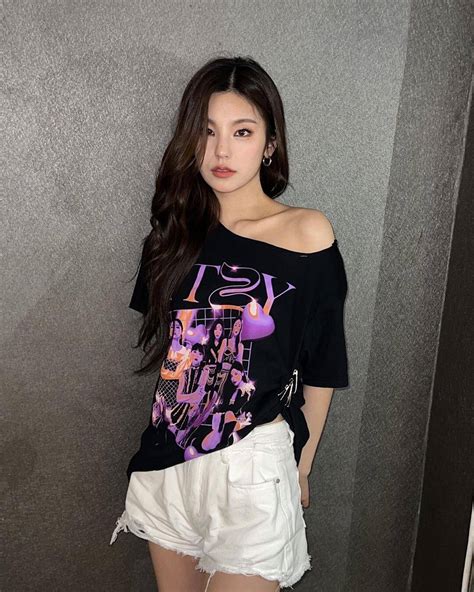 Recap ITZY In Their Checkmate Tour In Manila Metro Style