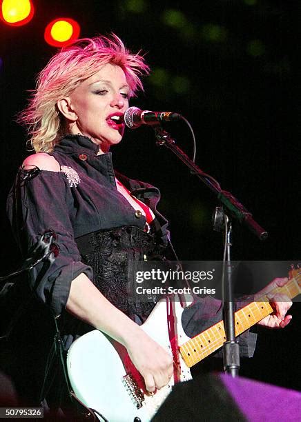 Courtney Love 2004 Photos And Premium High Res Pictures Getty Images