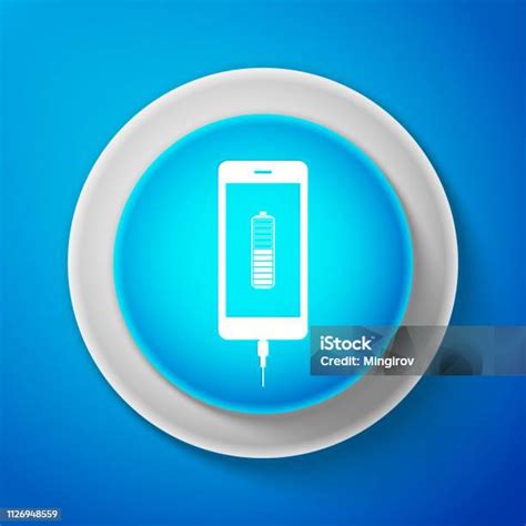 스마트폰 배터리 충전 아이콘 파란색 배경에 고립입니다 전화는 낮은 배터리 충전과 Usb 연결 블루 원형 버튼입니다 벡터 일러스트