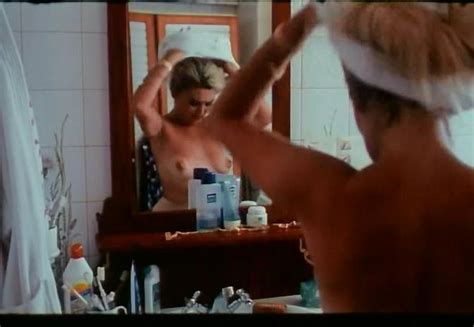 Naked Sevtap Parman In Mum Kokulu Kadınlar