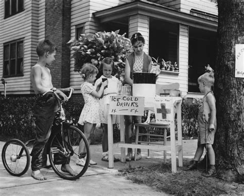Take A Peak At Life In The 1950s With These 15 Photos The Vintage News