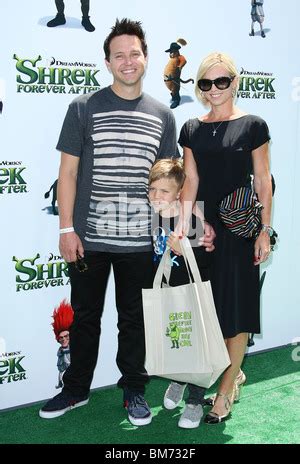 Mark Hoppus With His Wife Skye Everly And Son Elizabeth Glaser