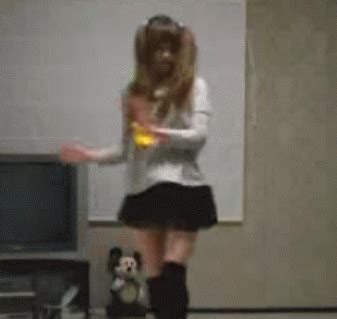 【エロ】本来見れないものが見えてしまう背徳感がたまらないパンチラ集ww でぃあんどる