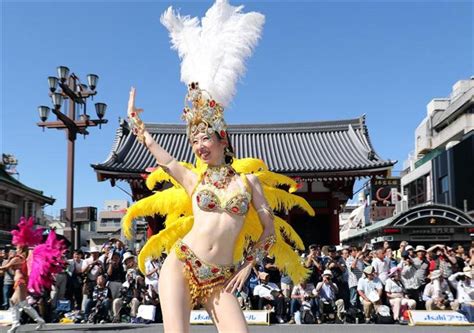 炎天下、5000人が巧みなステップ 東京・浅草サンバカーニバル 読んで見フォト 産経フォト