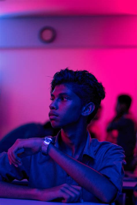 Man Looking At Side Way Photo Free Male Image On Unsplash