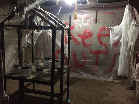 23 Haunted House Ideas Easy And Scary Diy Projects For Your Halloween Party