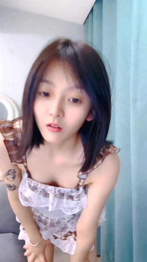 [mp4 649m] 人美逼遭罪激情3p，颜值很高的妹子年轻粉嫩被两个大哥蹂躏 國產原創區 草榴社區