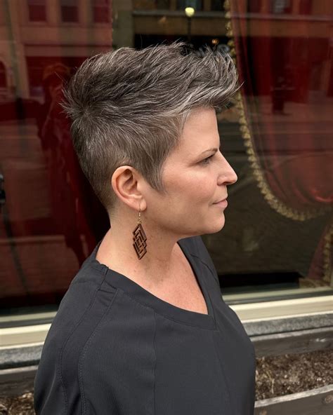 15 Flattering Tousled Pixie Cuts For Round Faces That Shine With Style