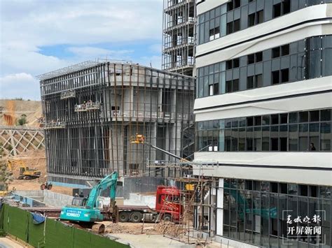 沪滇临港昆明科技城工业厂房已全部封顶，预计年底交付使用 腾讯新闻