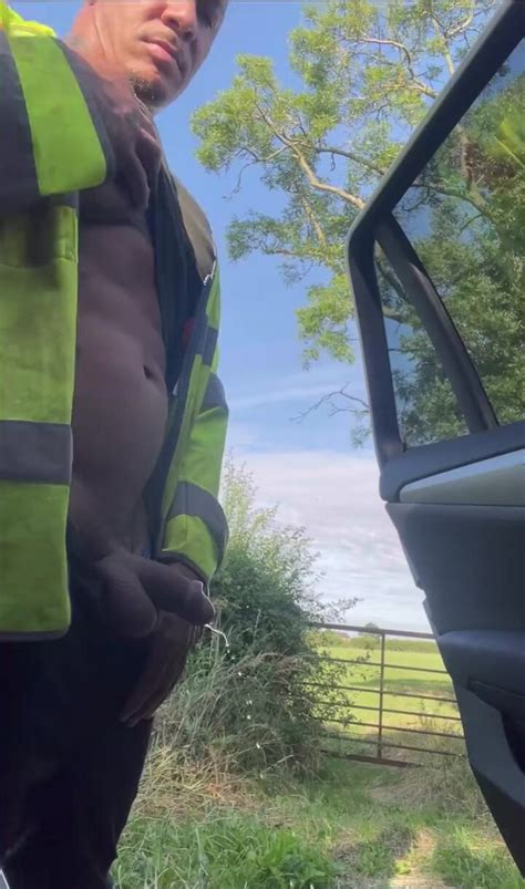 Big Black Stripper Pissing Outside