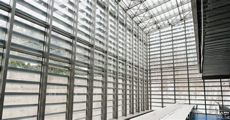 도서관이나 사무실에있는 학생들을위한 현대적이고 넓은 공부방의 내부 사진 Unsplash의 사무실 건물 이미지