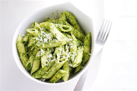 Penne with tomato and basil sauce