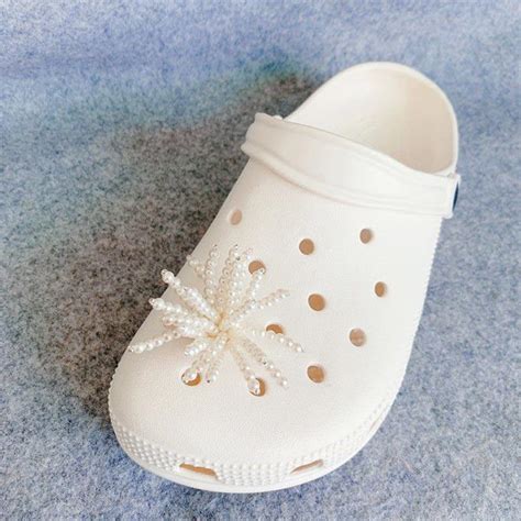 แบรนด์ตัวอักษรคริสตัลเทียมมีเสน่ห์สำหรับ Croc รองเท้าผู้หญิงเครื่องประดับตกแต่งเสริมเสน่ห์