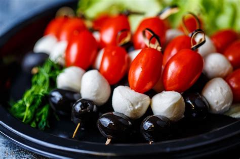 Канапе черри моцарелла маслины 56 фото