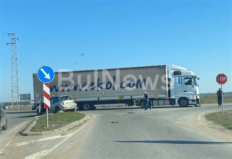 От последните минути Катастрофа с кола и ТИР на Криводолско шосе край Враца снимки