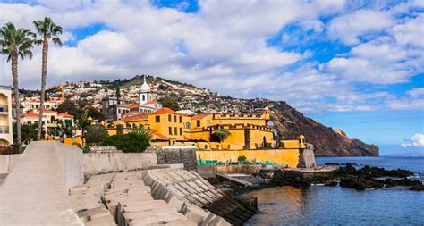 마데이라 섬 상파울루 요새와 도시 해변을 위한 바다에서 푼샬 마을의 전경을 조망하실 수 있습니다 포르투갈 여행 및 랜드마크 0명에 대한 스톡 사진 및 기타 이미지 Istock