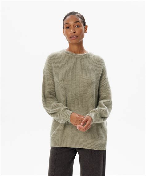 Свитер oversize из ангоры — EVDOKIA
