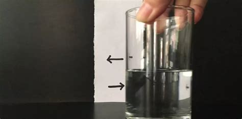 【科学实验】玻璃杯里的光学魔术，玩箭头反转的小游戏