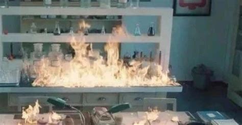 一高校实验室发生火灾 腾讯新闻