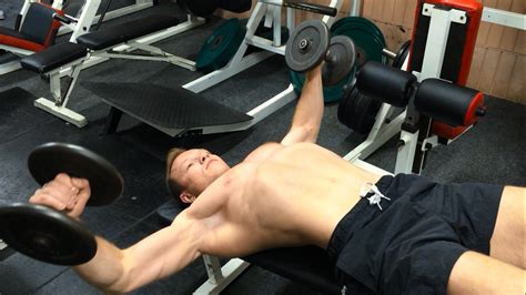 Разведение гантелей на наклонной скамье вниз Youtube