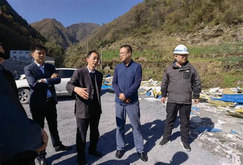 安岚高陕渝界段凤树梁特长隧道左线贯通 安康市交通运输局