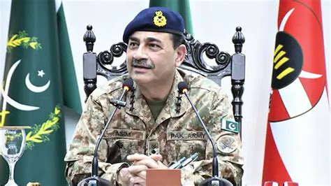 సగం ప్రపంచాన్ని నాశనం చేస్తాం భారత్‌తో యుద్ధం వస్తే అణుబాంబు వేస్తాం పాక్‌ ఆర్మీ చీఫ్