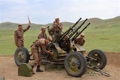 Генерал Д Ганхуяг Оюутан цэрэг сургалтын үйл ажиллагаатай танилцлаа