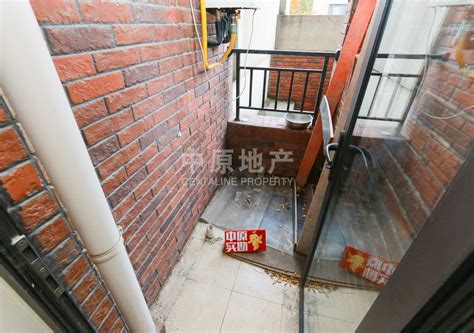 金地天地云墅小区租房，三室二厅，大两房，一梯两户，小区中心位置，采光充足，精装修，上海宝山顾村租房 房天下