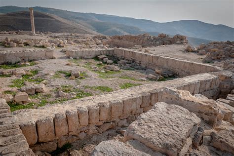 마 샤 루스는 요르단 강과 사해 근처 요르단에 위치한 요새화 된 언덕의 궁전세례 자 요한의 징역 및 집행의 위치 이며 헤 롯 그레이트 헤 롯 안티파스 프린세스 히어로에 대