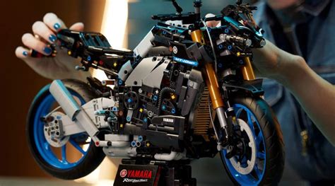 Новости — LEGO показала наборы с байком Yamaha и винтажной камерой