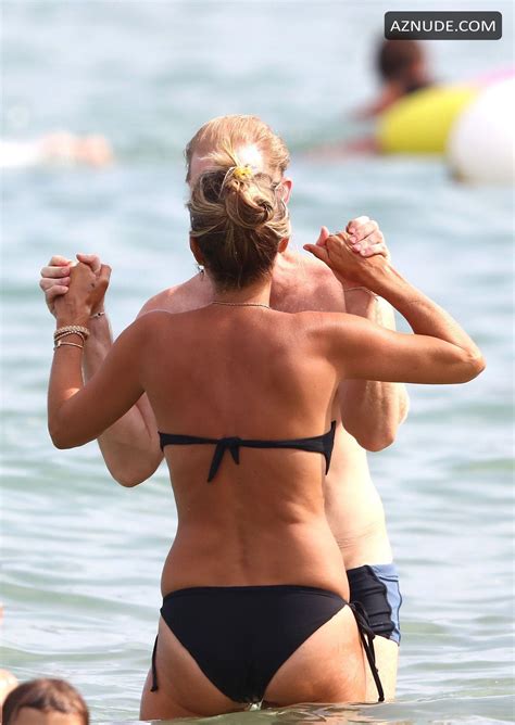 Kate Moss Sexy Spends Some Time In Saint Tropez With Friends As The