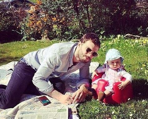 Jamie Dornan 50 Sắc Thái Trong Phim Là Tỷ Phú Nghiện Sex Ngoài đời Là Người Chồng Người Cha