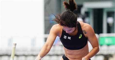 임은지 실패에도 선명하게 드러난 복근 포토