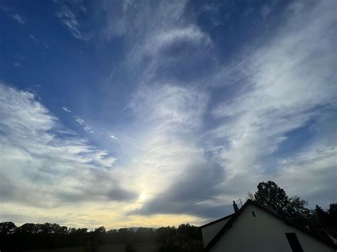 Weird Altostratus Translucidus Cirrostratogenitus What Caused It To Form R Meteorology