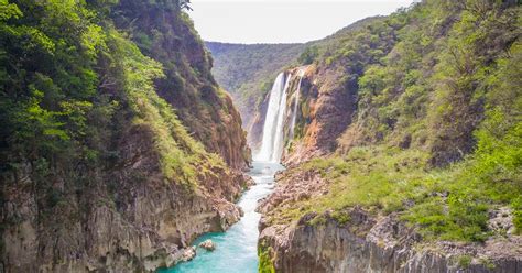 Aguas Turquesas Y Cuevas Sumergidas La Imponente Cascada De Tamul Un