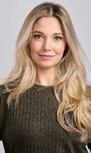 Hire Dr Julia Shaw Psychology Speaker