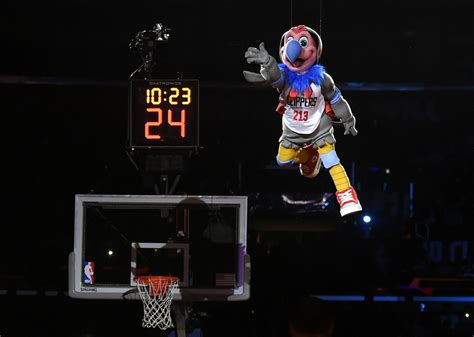 La Clippers Unveil New Mascot Chuck The Condor Internet Mockery Abounds 893 Kpcc