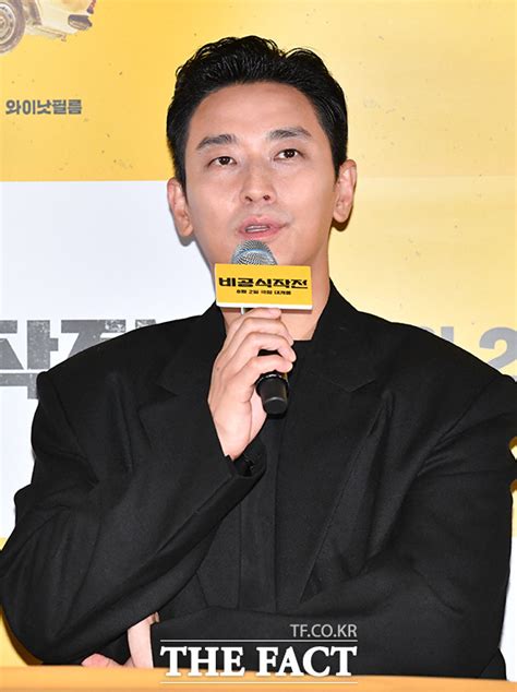 공식 기자회견 갖는 비공식작전 Tf사진관 포토 기사 더팩트