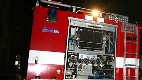 Кола горя тази нощ в Карнобат видео Новини бг