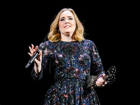 Hello Adele Prominente Fans Feiern Beim Konzert In Berlin Promiflashde