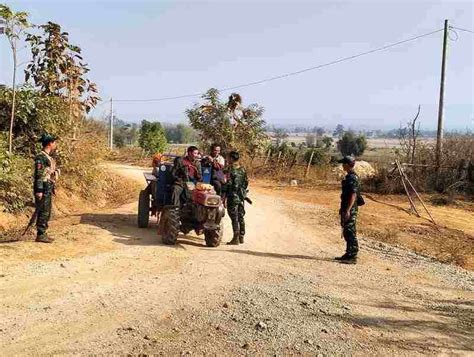 ဆီဆိုင်မြို့မှ တိမ်းရှောင်လာသော စစ်ဘေးသင့် ပြည်သူများကို Pdf နှင့် ရလလဖ တပ်ဖွဲ့တို့က ကယ်ထုတ