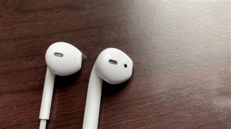 Apple Airpods Vs Apple Earpods Comparison Youtube