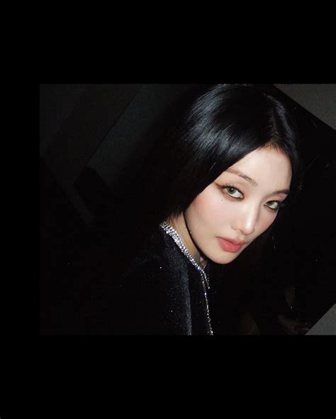 더쿠 5년만에 앞머리 깐 상태로 활동하는 민니 인스타 