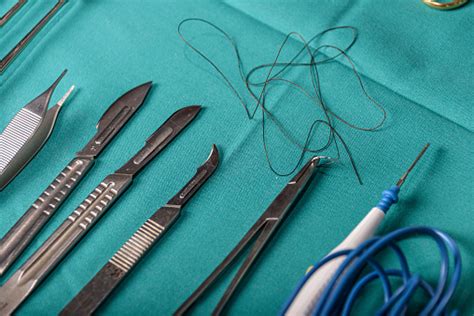 수술실의 수술 장비 및 의료 기기 멸균 가위 및 기타 의료 기기 0명에 대한 스톡 사진 및 기타 이미지 0명 가위 강철