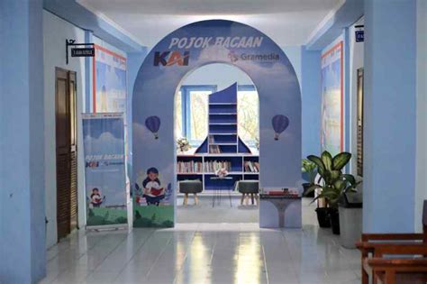 Kai Services Gelontorkan Csr Ke Sman 4 Surakarta Salah Satu Alumninya Didiek Hartantyo Dirut Pt