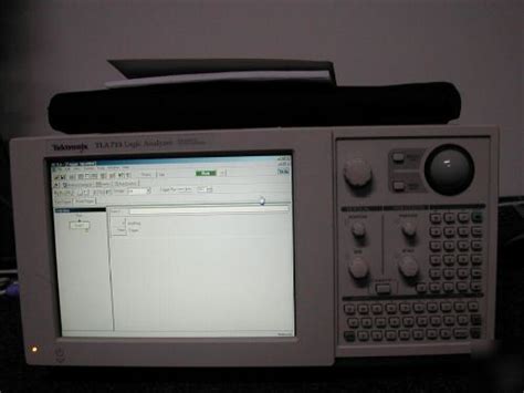 Tektronix TLA Logic Analyzer W TLA N