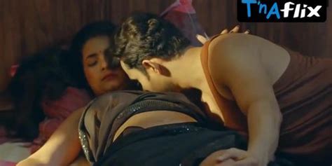 Riddhima Tiwari Breasts Scene In Walkman Tnaflix Com